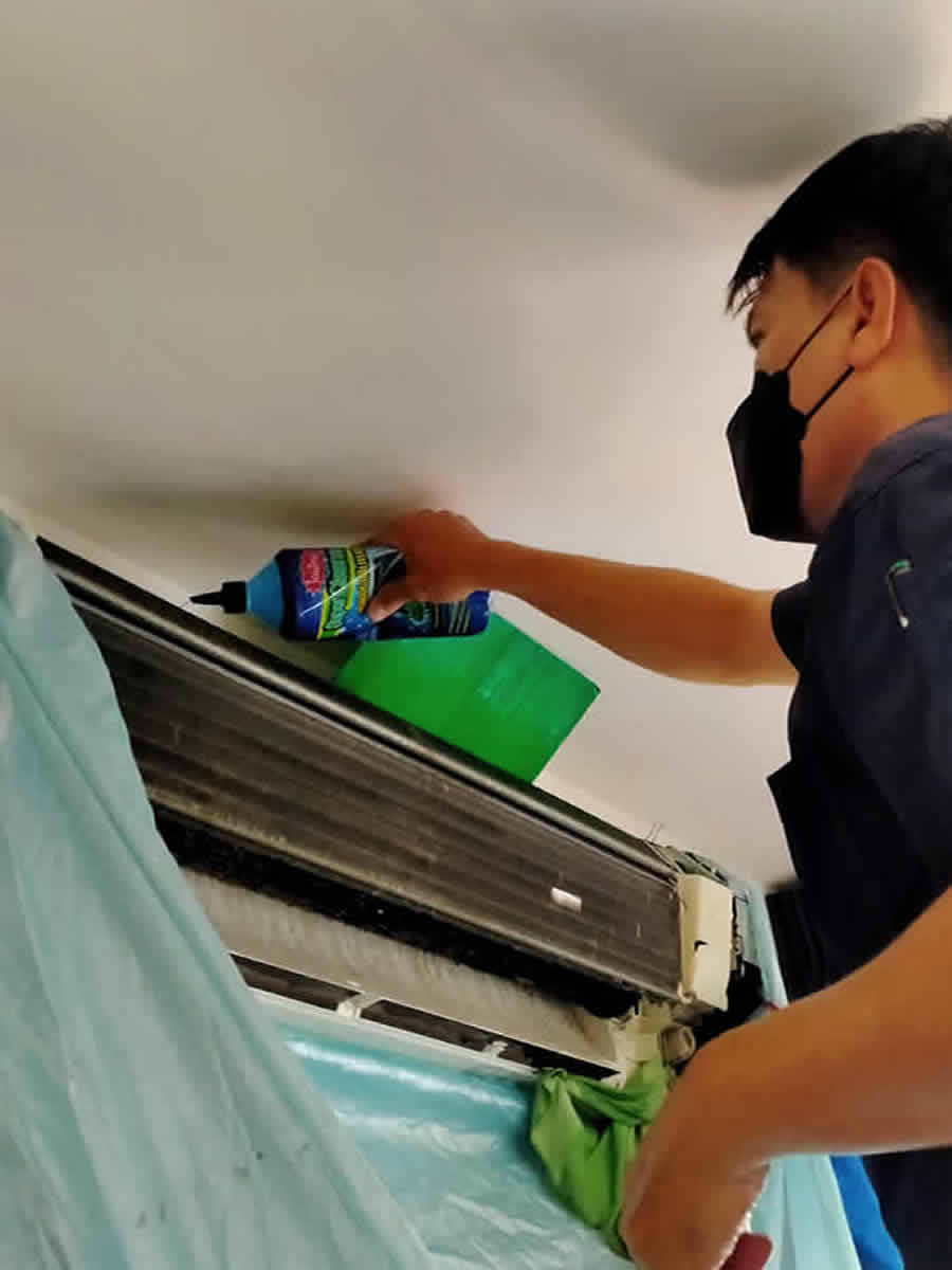 Air Conditioner Cleaning Services in Bangkok